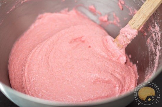 Le Macaron rémois : Macaron géant aux biscuits roses, mousse au ...