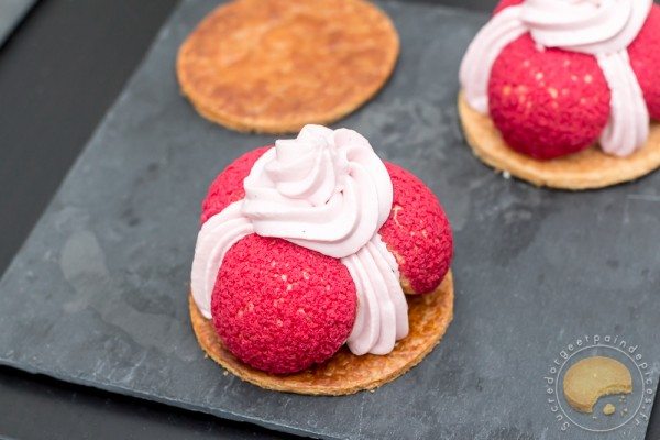 Saint Honoré aux fruits rouges : framboise, fraise des bois et ...